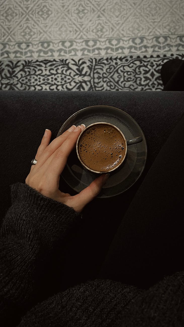 How I Speak When the World Is a Screen – Poetry Hub